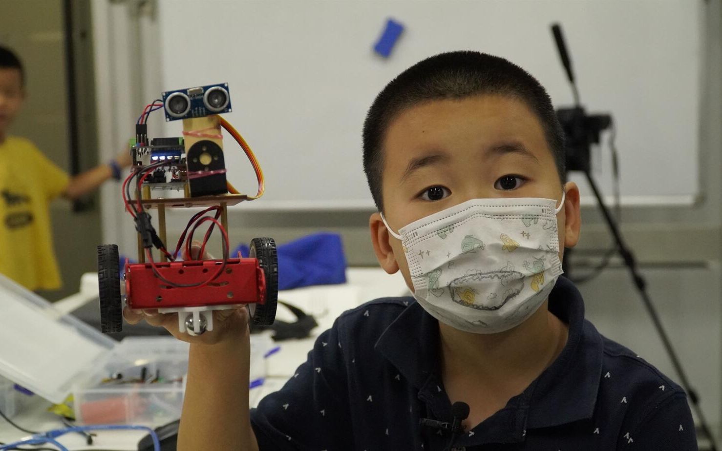 Arduino超声波跟随小车 牛一丁(三年级)