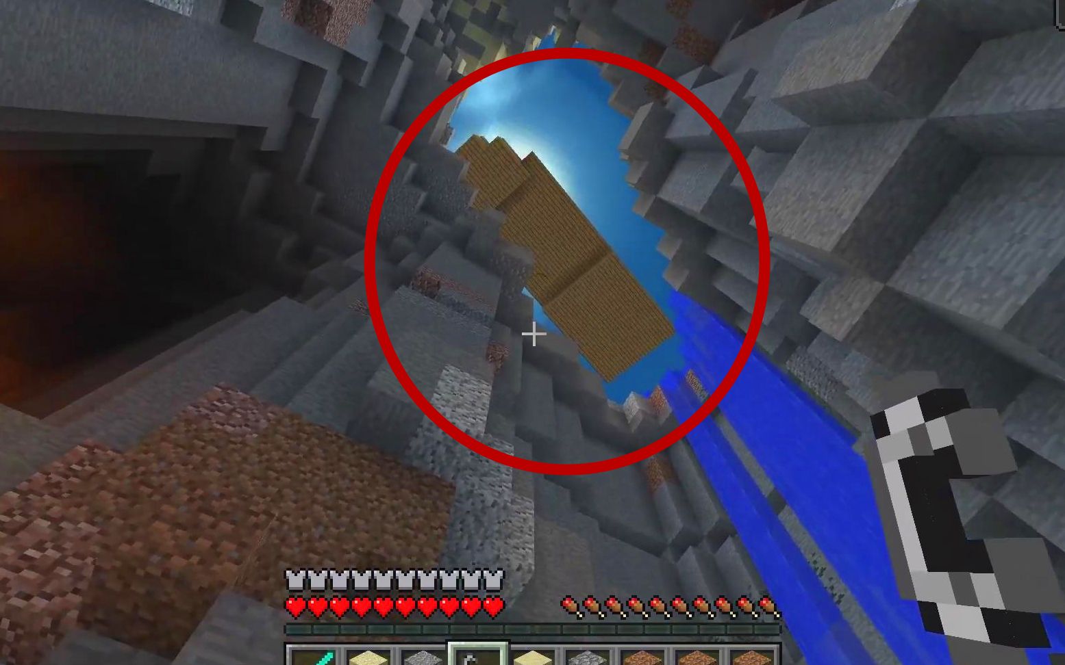 我的世界:占领了一条大船,竟然炸不坏,掉坑里了!