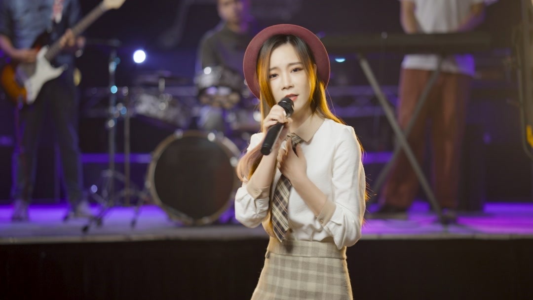 美女翻唱李克勤王赫野《秒针》,轻快动感粤语歌,太好听了