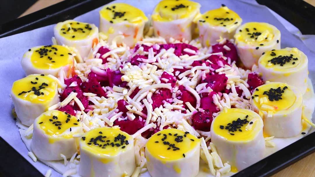 水果披萨懒人做法,手不沾面,香甜又拉丝,在家轻轻松松搞定