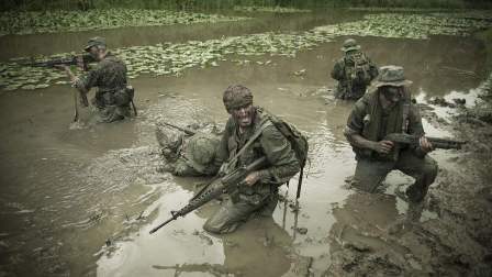 越南战争美国军队有哪些暴行?轰炸平民,辱杀女性,还用化学武器