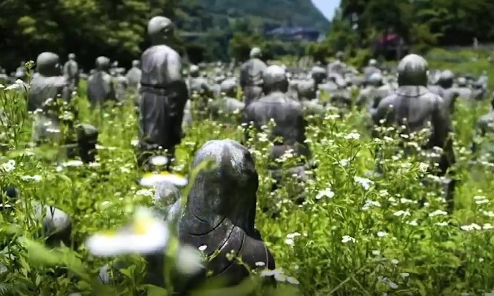 800多个雕塑组成的公园,都以活人为模板打造,如今变成冒险天堂