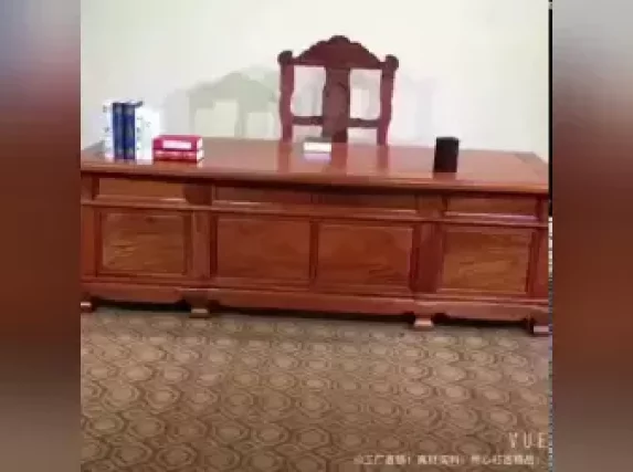大果紫檀红木办公桌,比较大气吧!
