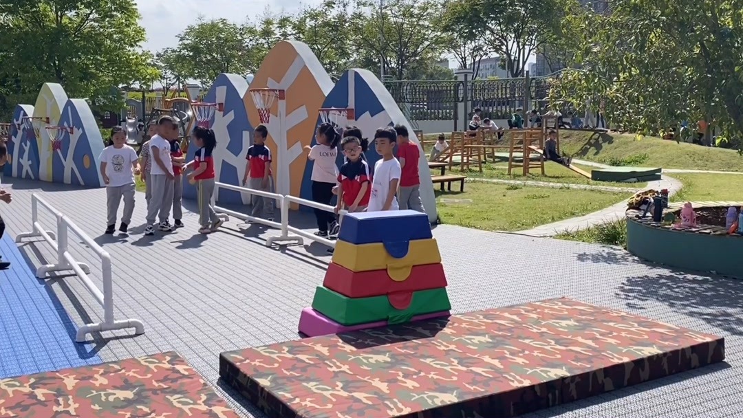 红旗幼教集团 大班运动游戏——跳马