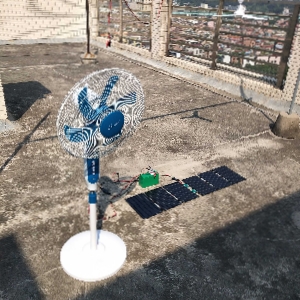 蓝天白云太阳能发电 