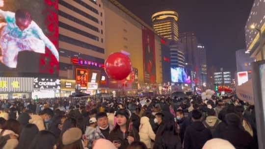 #跨年倒计时2023 来感受一下长沙的烟火气,#跨年夜 人山人海!