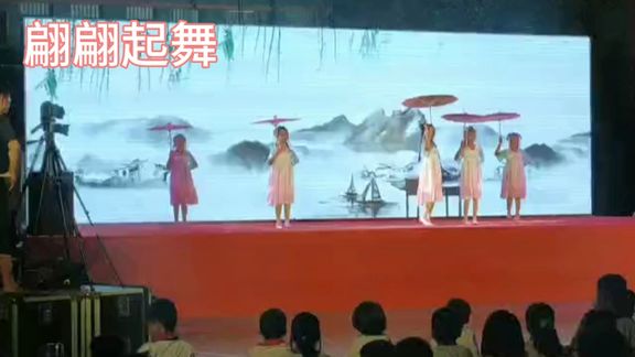 小学生的舞蹈也迷人,真不错