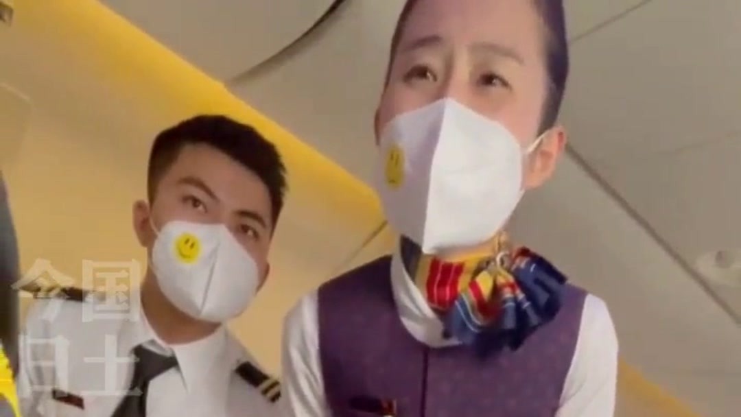 飞机上乘务长的超赞服务,令旅客无法拒绝,网友:前提你得是白金卡会员。