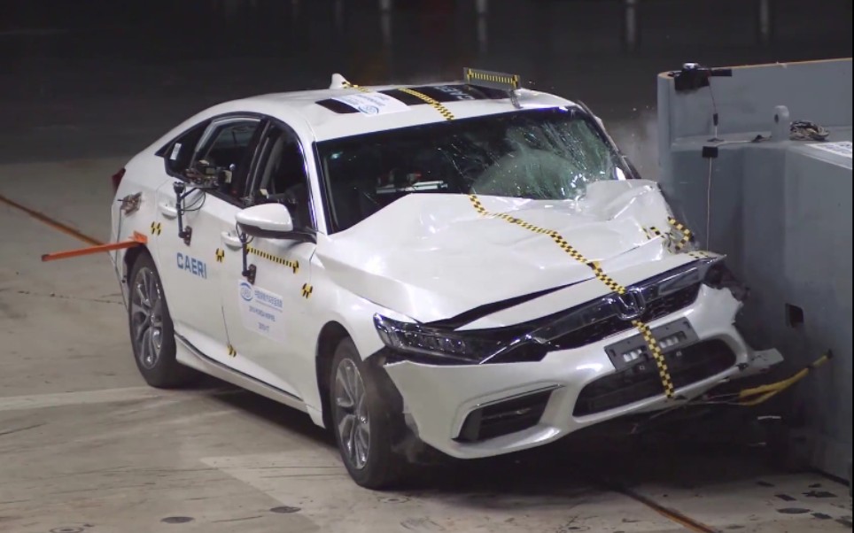 东风本田INSPIRE 正面25%碰撞测试-中保研