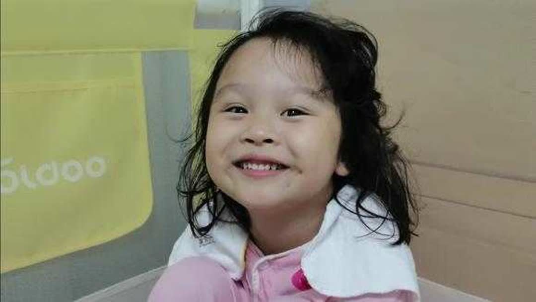 姐姐做乘法运算把两位数写反了,还怪我没有把她教好,这小屁孩啊