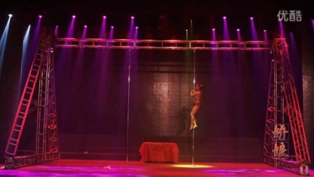 最新车展钢管舞表演