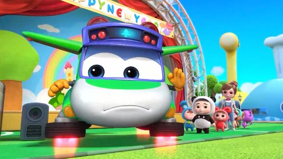 百变校巴:歌德不但帮大家修射灯,还帮着布置舞台,真是太勤劳了