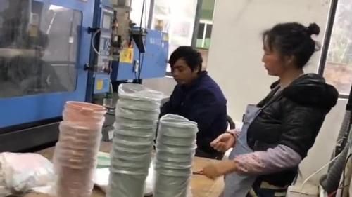 超迷你的垃圾桶,就是这样制作的,越小的加工起来越费事