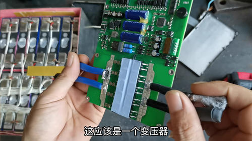 锂电池主动均衡保护板拆解!不能白拆顺便换根长点的导线