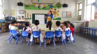 中班歌唱游戏:小青蛙找家