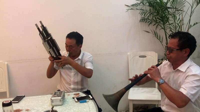 大叔唢呐吹奏豫剧《清风亭》,梨园春戏曲名家名段,非常自然好听