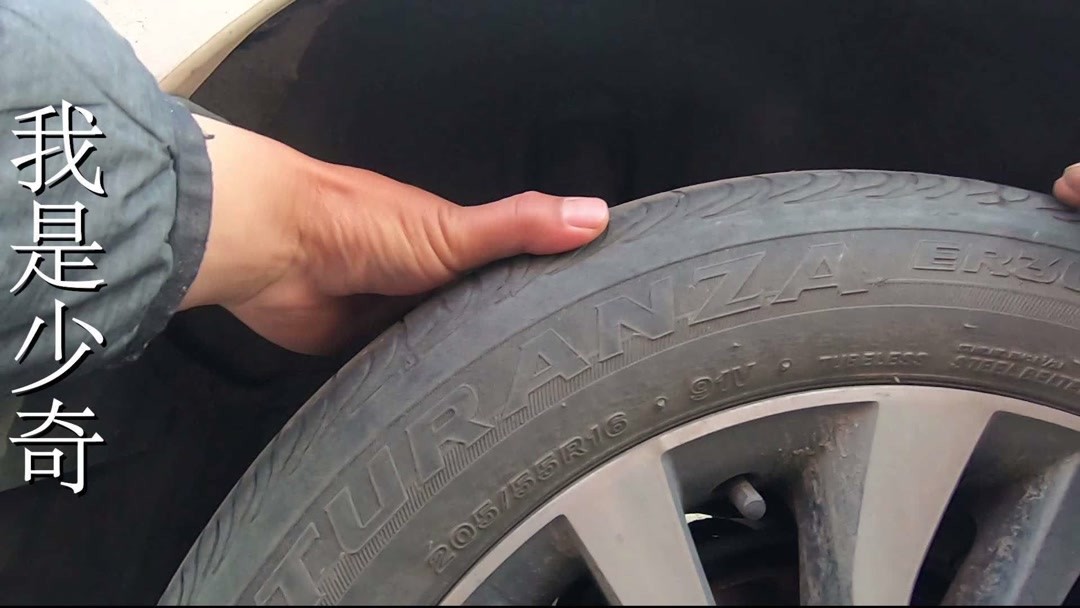 轮胎上的字母数字代表什么、是否需要更换轮胎。专业小哥哥来讲解