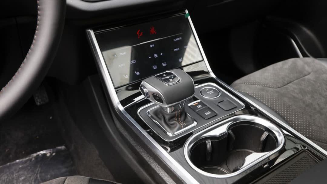 实车体验红旗EHS3,内饰比Q3豪华,轴距2750mm、带全景天窗