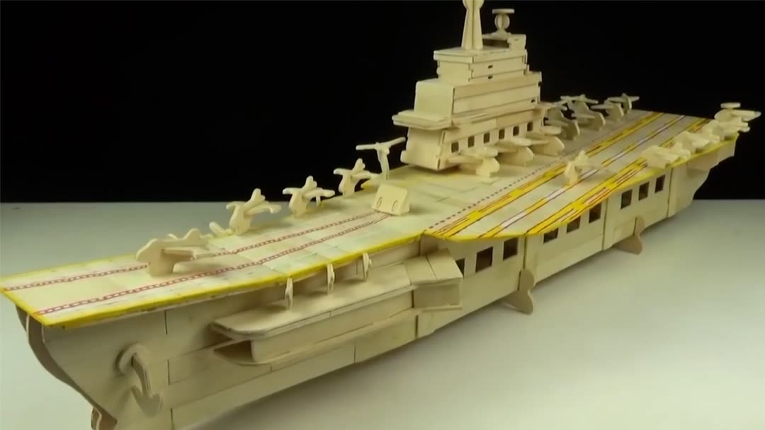 创意手工 如何用雪糕棒制作宏伟的航空母舰?