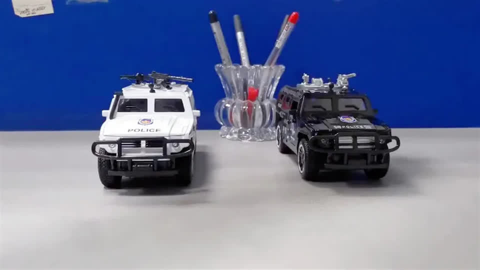 香港警车虎式装甲警察车牧马人警车合金车模金属汽车模型声光