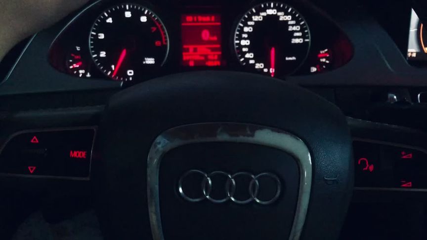 考驾驶证要考c2,因为手动档淘汰了,自动档就踩油门刹车,就好了