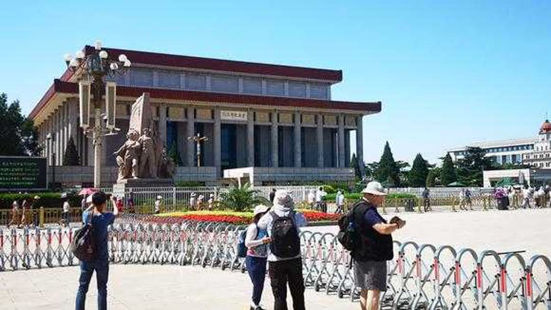 5月29号冒着高温几万群众瞻仰毛主席纪念堂,这些事项要注意。