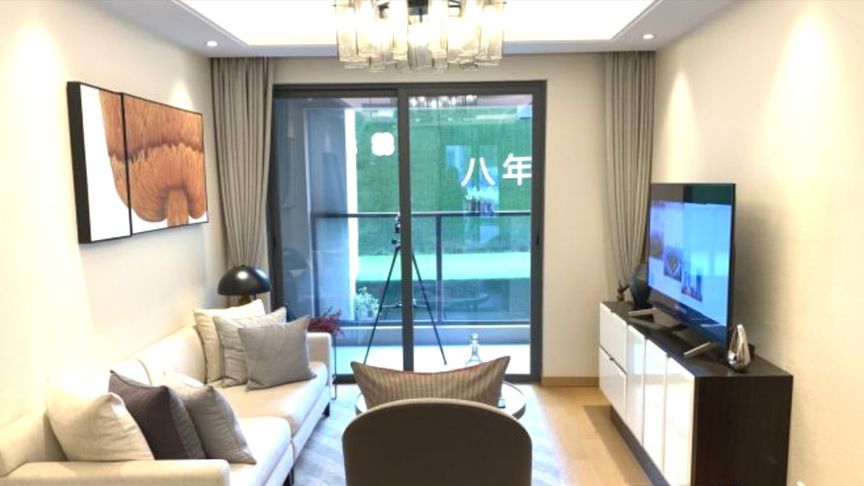 90㎡简约时尚三居室,这才是样板间该有的效果,每个房间都带飘窗