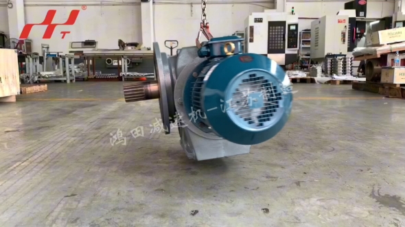 ...KF107斜齿轮硬齿面减速机用于石油采集设备速比31.28配有电机连接...