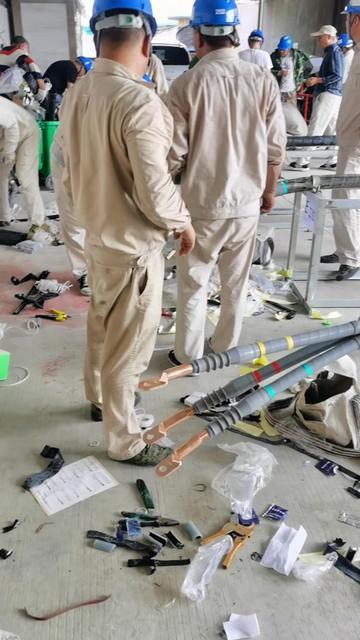 电工施工现场实拍专业的事交给专业的人高温下的劳动者原创视频电力电缆制作
