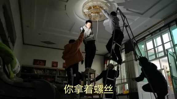 人们在遇到突发事件,为什么没有语言组织能力,反应还很统一