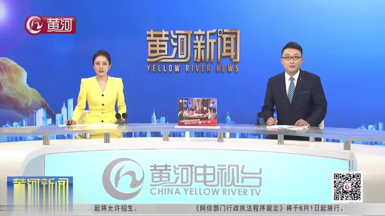 揪心!儿童挣脱大人的手横穿马路,被小轿车撞翻在地
