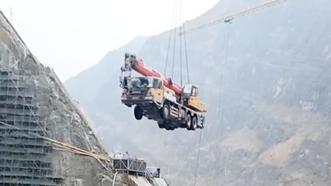 令人敬畏的巨型起重机!工程重器实力果然惊人