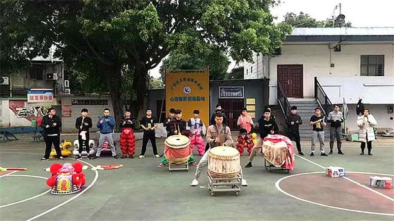 大学生舞狮练习,这场面,真的太震撼了