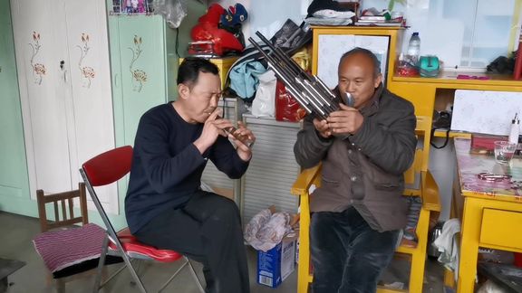 河北农村大叔,原生态表演,合奏笙和管子,为业余生活增加乐趣!