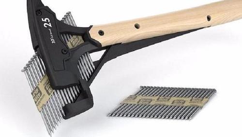 小伙发明不伤手的锤子, 钉钉子像开机关枪, 不用手扶一下砸进去