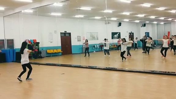 辣妈们刚学完一遍跳出的效果,还不错吧 生命在于运动 运动首选舞蹈