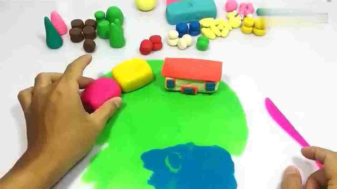 创意手工游戏彩泥捏制的漂亮小房子