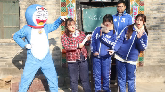 哆啦A梦3:哆啦A梦穿隐身衣陪同学们上学,会被老师发现吗