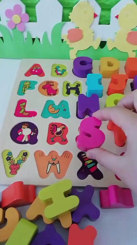 育儿亲子游戏:认识26个字母