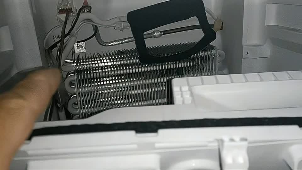 我们来看看这个风冷的冰箱,冰箱内部工作原理讲解
