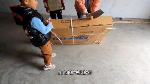 网上买了一辆儿童自行车,满心欢喜等待开箱组装,结果有点不一样