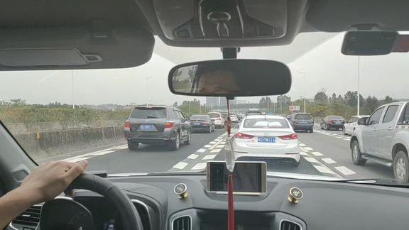 回家过年,高速公路堵堵堵,早上7点从深圳出发4小时了还在清远