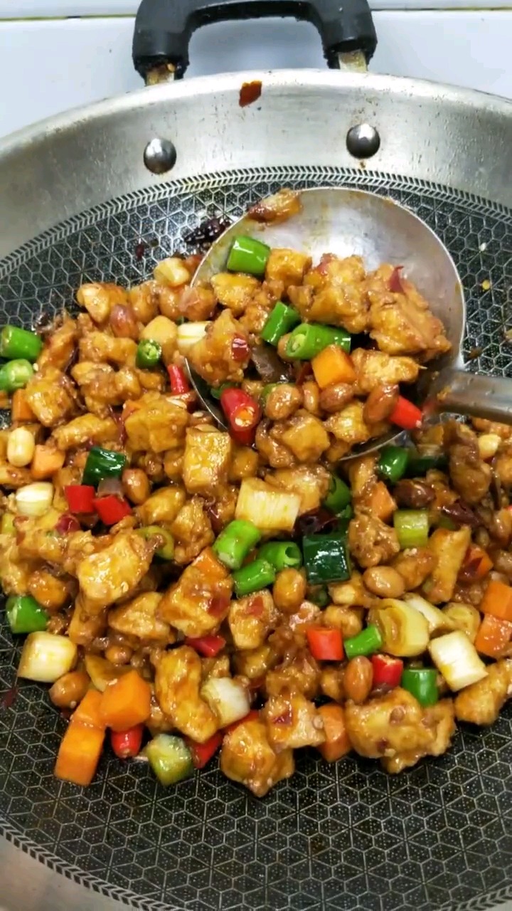 家常宫保鸡丁这样做,家里米饭不够吃