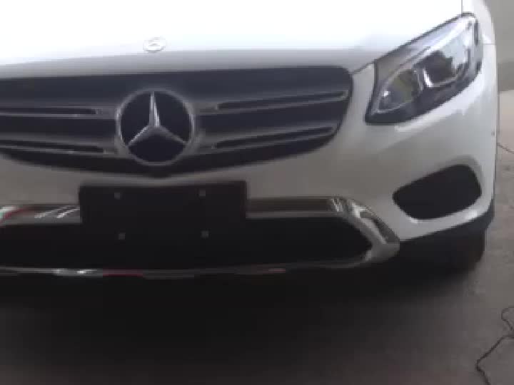 奔驰GLC260改装360度全景行车记录仪+无钥匙进入施工中。