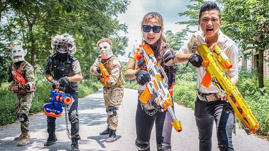 CS真人扮演:小姐姐独自面对面具帮坏蛋!