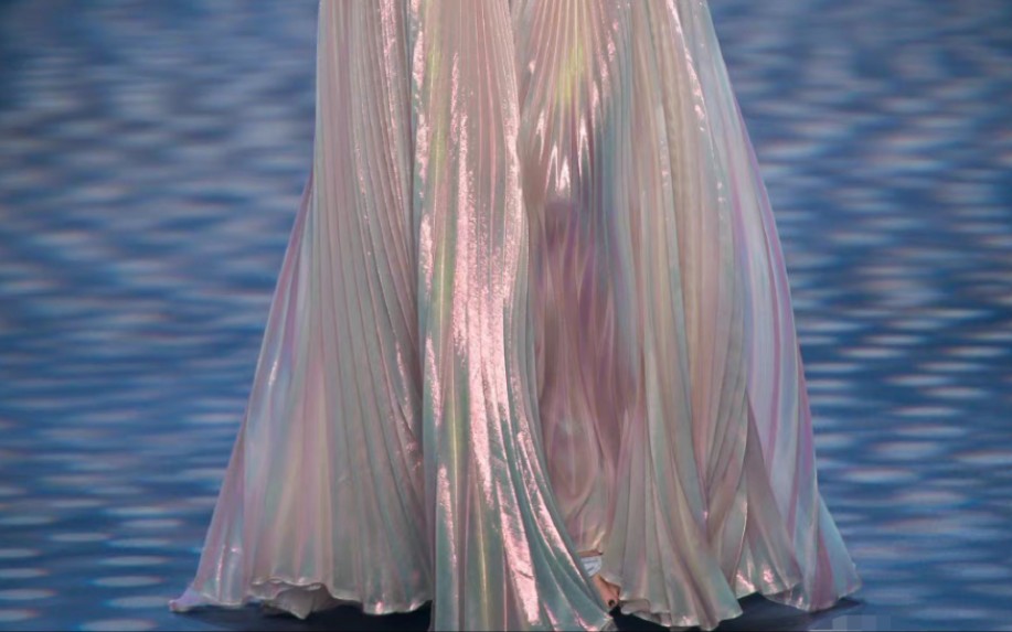 风拂过轻纱,水荡起波光,让我们来一场浪漫与梦幻的邂逅吧