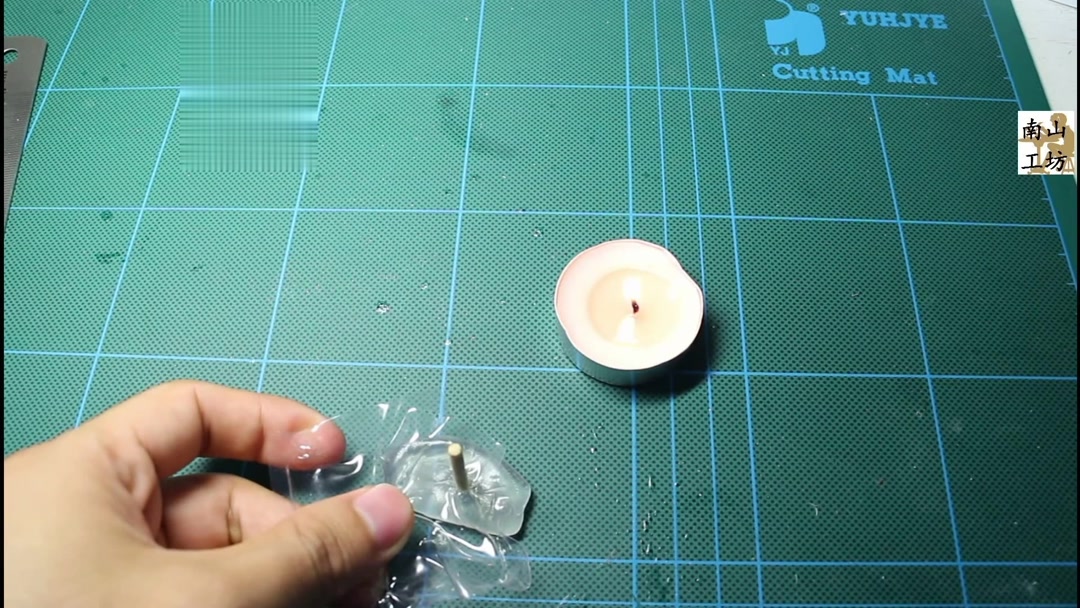 如何用树脂滴胶制作巴黎水模型