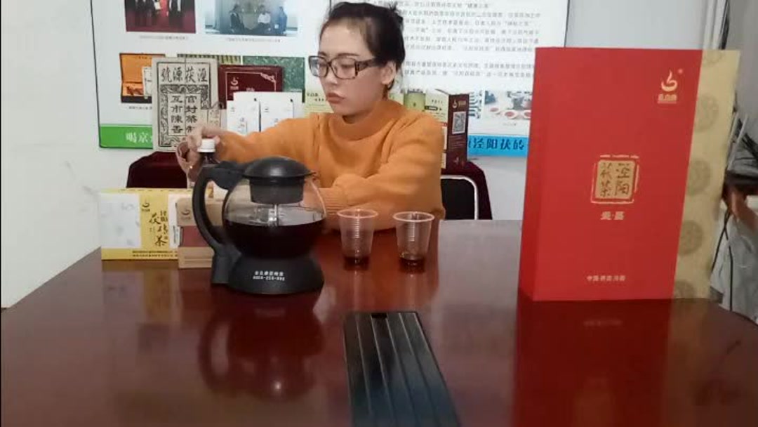 京众康茯茶小妹开始做茯茶排毒养颜小实验啦
