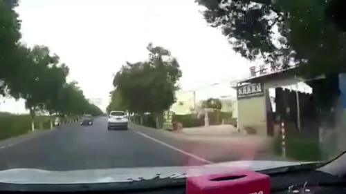 行车记录仪:本以为前车已经够极限,没想到视频车才是真极限!