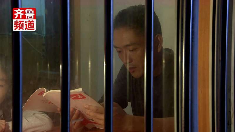 如果诚实会伤害人还要诚实吗?面对女儿的疑问,爸爸这么回答